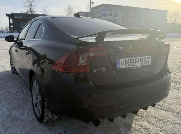 Melns Volvo S60 2017 Šauļi, ar dzinēja tilpumu 1.97 L un nobraukumu 267 tūkst. km par 8500 €, foto 4 vietnē AUTOMOTO.COM.LV