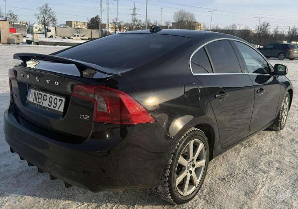 Melns Volvo S60 2017 Šauļi, ar dzinēja tilpumu 1.97 L un nobraukumu 267 tūkst. km par 8500 €, foto 5 vietnē AUTOMOTO.COM.LV