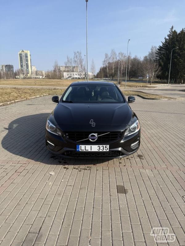Melns Volvo S60 2017 Elektrėnai, ar dzinēja tilpumu 2.00 L un nobraukumu 140 tūkst. km par 13300 €, foto 1 vietnē AUTOMOTO.COM.LV
