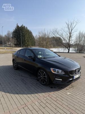 Melns Volvo S60 2017 Elektrėnai, ar dzinēja tilpumu 2.00 L un nobraukumu 140 tūkst. km par 13300 €, foto 3 vietnē AUTOMOTO.COM.LV