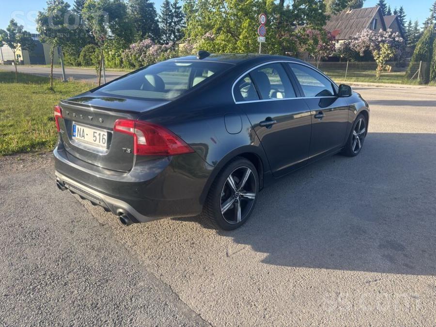 Melns Volvo S60 2017 Rīga, ar dzinēja tilpumu 1.50 L un nobraukumu 250 tūkst. km par 8000 €, foto 4 vietnē AUTOMOTO.COM.LV