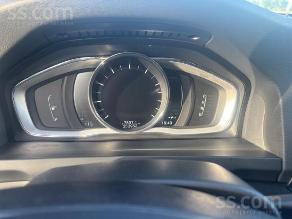 Black Volvo S60 2017 in Riga, with an engine capacity of 1.50 L and mileage of 250 thousand km for 8000 €, photo 9 on AUTOMOTO.COM.LV