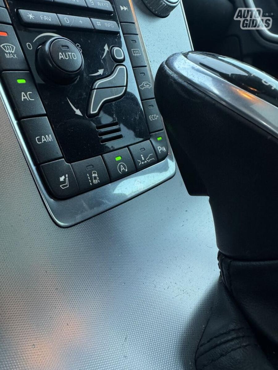 Melns Volvo S60 2017 Viļņa, ar dzinēja tilpumu 2.00 L un nobraukumu 270 tūkst. km par 9000 €, foto 3 vietnē AUTOMOTO.COM.LV