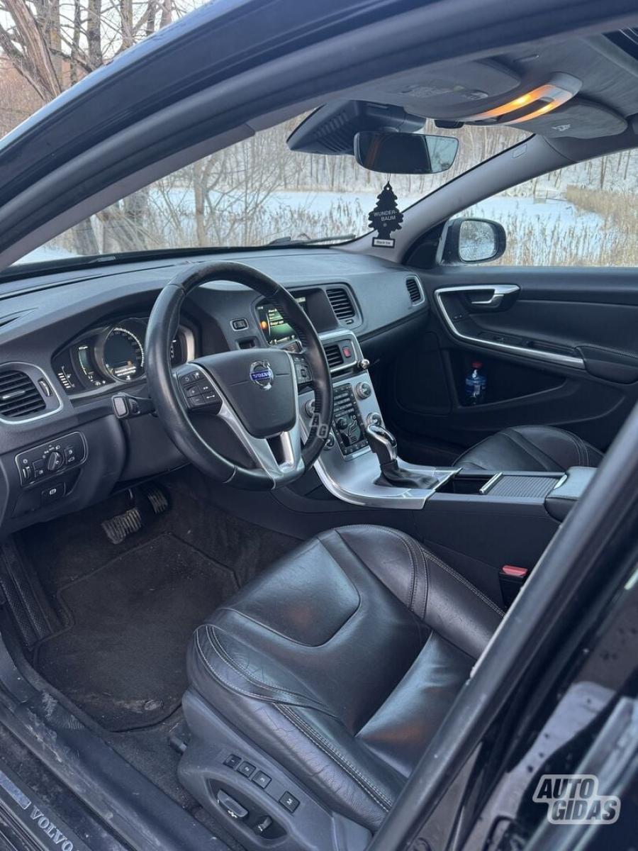 Melns Volvo S60 2017 Viļņa, ar dzinēja tilpumu 2.00 L un nobraukumu 270 tūkst. km par 9000 €, foto 10 vietnē AUTOMOTO.COM.LV