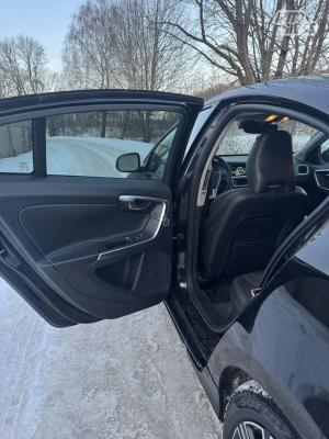 Melns Volvo S60 2017 Viļņa, ar dzinēja tilpumu 2.00 L un nobraukumu 270 tūkst. km par 9000 €, foto 12 vietnē AUTOMOTO.COM.LV