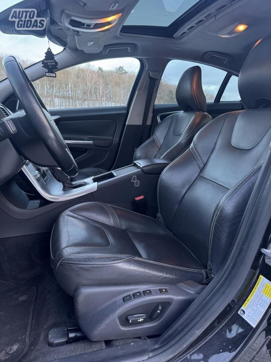 Melns Volvo S60 2017 Viļņa, ar dzinēja tilpumu 2.00 L un nobraukumu 270 tūkst. km par 9000 €, foto 13 vietnē AUTOMOTO.COM.LV