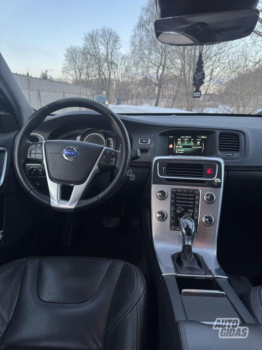 Melns Volvo S60 2017 Viļņa, ar dzinēja tilpumu 2.00 L un nobraukumu 270 tūkst. km par 9000 €, foto 15 vietnē AUTOMOTO.COM.LV