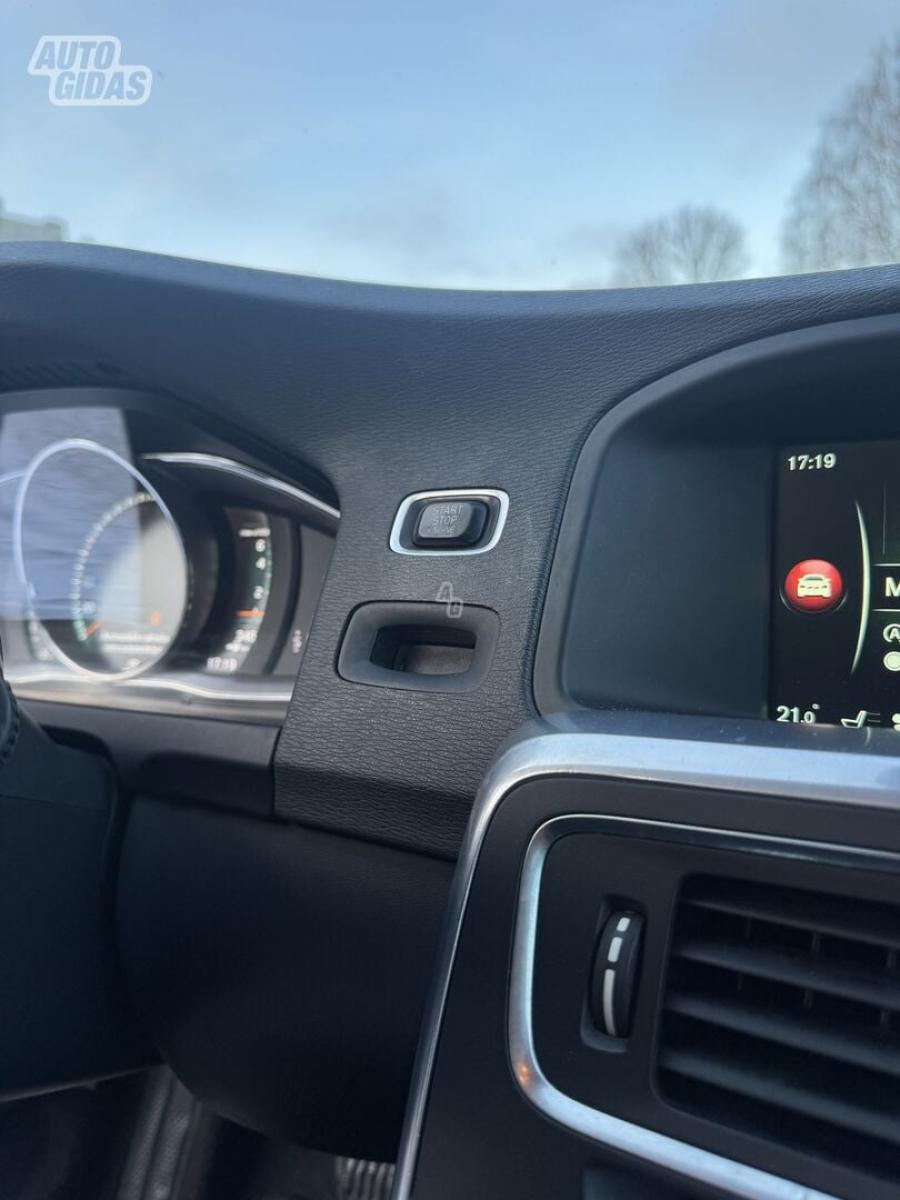 Melns Volvo S60 2017 Viļņa, ar dzinēja tilpumu 2.00 L un nobraukumu 270 tūkst. km par 9000 €, foto 18 vietnē AUTOMOTO.COM.LV