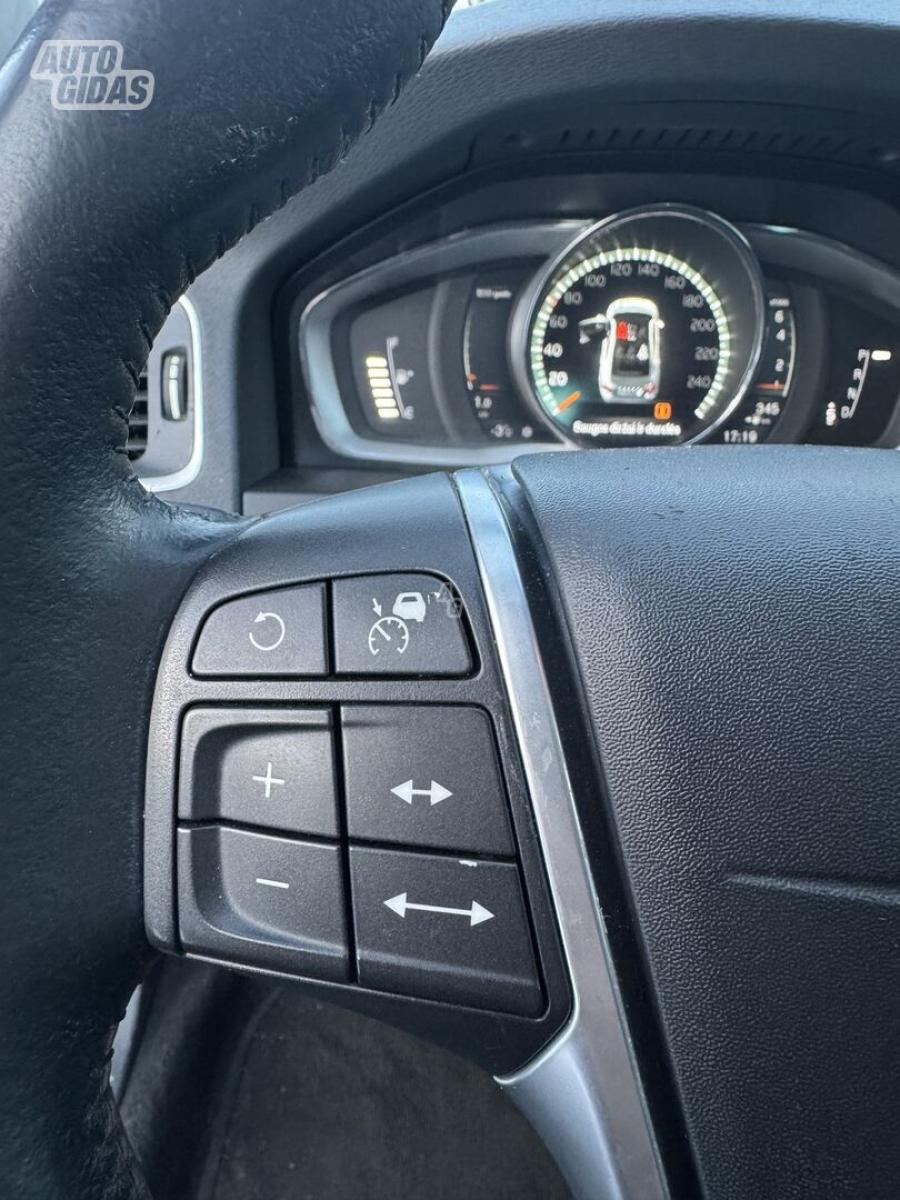 Melns Volvo S60 2017 Viļņa, ar dzinēja tilpumu 2.00 L un nobraukumu 270 tūkst. km par 9000 €, foto 19 vietnē AUTOMOTO.COM.LV