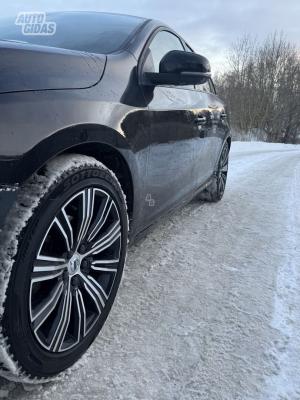 Melns Volvo S60 2017 Viļņa, ar dzinēja tilpumu 2.00 L un nobraukumu 270 tūkst. km par 9000 €, foto 22 vietnē AUTOMOTO.COM.LV
