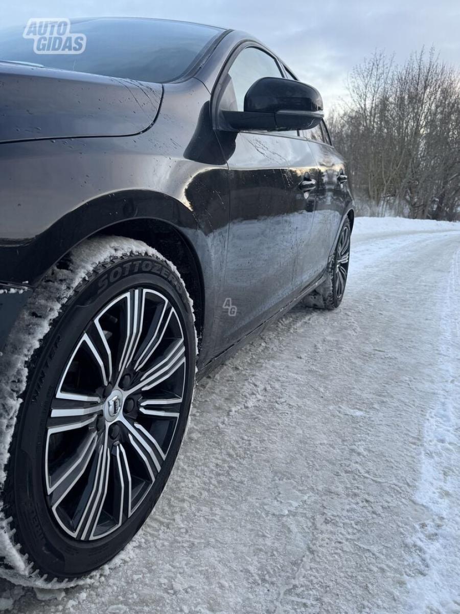 Melns Volvo S60 2017 Viļņa, ar dzinēja tilpumu 2.00 L un nobraukumu 270 tūkst. km par 9000 €, foto 22 vietnē AUTOMOTO.COM.LV