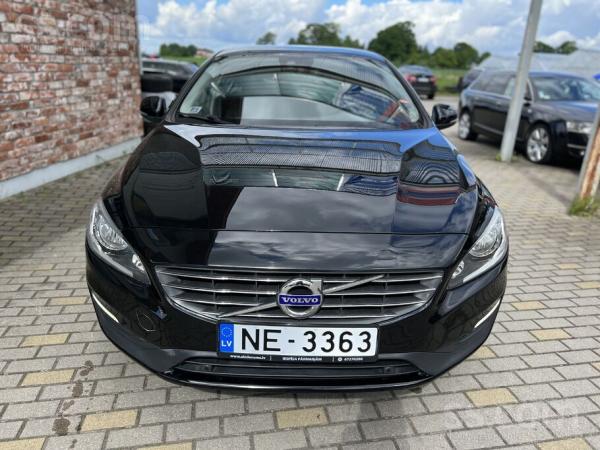 Melns Volvo S60 2017 Talsi, ar dzinēja tilpumu 2.00 L un nobraukumu 262 tūkst. km par 11470 €, foto 3 vietnē AUTOMOTO.COM.LV