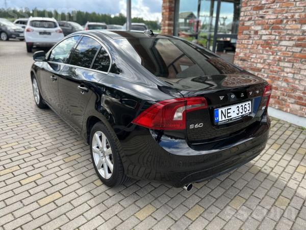 Melns Volvo S60 2017 Talsi, ar dzinēja tilpumu 2.00 L un nobraukumu 262 tūkst. km par 11470 €, foto 4 vietnē AUTOMOTO.COM.LV