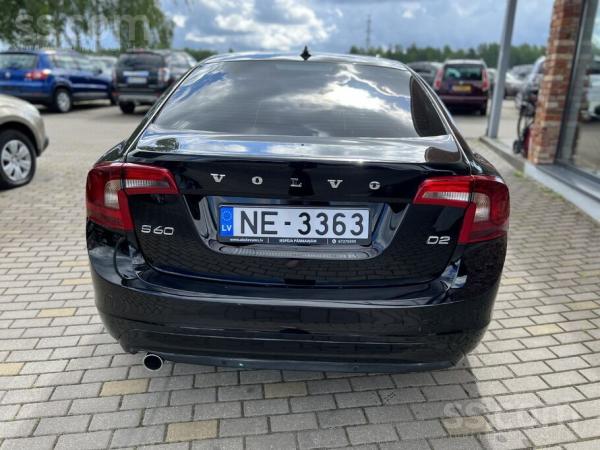 Melns Volvo S60 2017 Talsi, ar dzinēja tilpumu 2.00 L un nobraukumu 262 tūkst. km par 11470 €, foto 6 vietnē AUTOMOTO.COM.LV