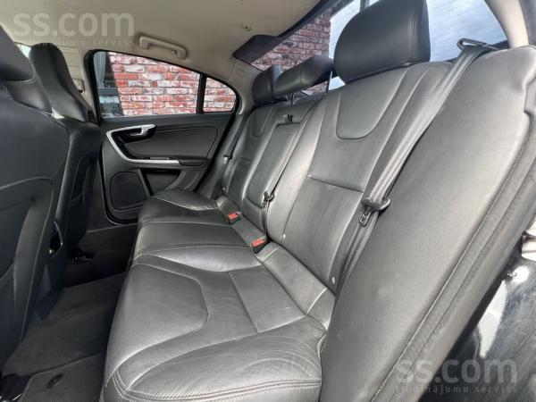 Melns Volvo S60 2017 Talsi, ar dzinēja tilpumu 2.00 L un nobraukumu 262 tūkst. km par 11470 €, foto 9 vietnē AUTOMOTO.COM.LV