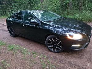 Melns Volvo S60 2017 Viļņa, ar dzinēja tilpumu 1.97 L un nobraukumu 138 tūkst. km par 14000 €, foto  vietnē AUTOMOTO.COM.LV