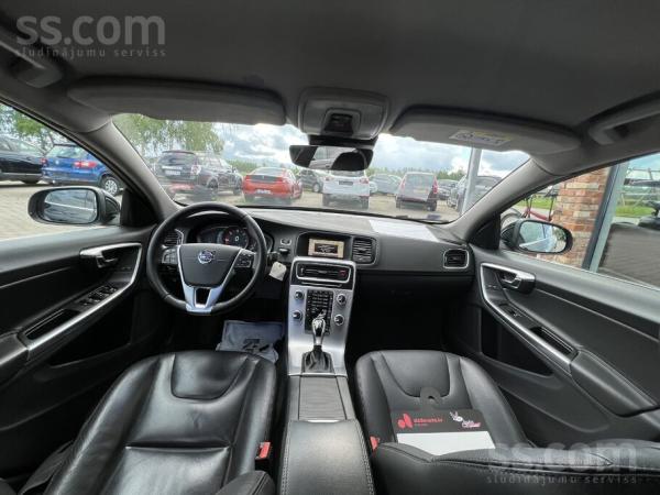 Black Volvo S60 2017 in Talsi, with an engine capacity of 2.00 L and mileage of 262 thousand km for 11470 €, photo 10 on AUTOMOTO.COM.LV