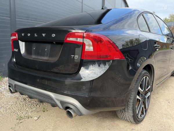 Volvo S60 2017 in Silale on AUTOMOTO.COM.LV Black Volvo S60 2017 in Silale, with an engine capacity of 1.97 L and mileage of 152 thousand km for 4900 €, photo 6 on AUTOMOTO.COM.LV