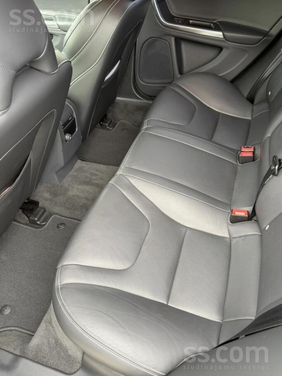 Melns Volvo S60 2017 Rīga, ar dzinēja tilpumu 2.00 L un nobraukumu 193 tūkst. km par 9900 €, foto 16 vietnē AUTOMOTO.COM.LV