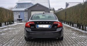 Black Volvo S60 2018 in Taurage, with an engine capacity of 1.97 L and mileage of 250 thousand km for 7900 €, photo 3 on AUTOMOTO.COM.LV