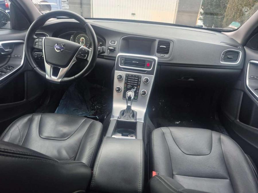 Black Volvo S60 2018 in Taurage, with an engine capacity of 1.97 L and mileage of 250 thousand km for 7900 €, photo 6 on AUTOMOTO.COM.LV