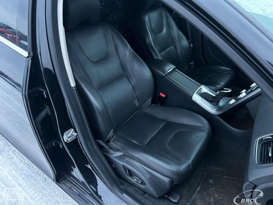 Black Volvo S60 2018 in Avizieniai, with an engine capacity of 2.00 L and mileage of 157 thousand km for 9900 €, photo 7 on AUTOMOTO.COM.LV