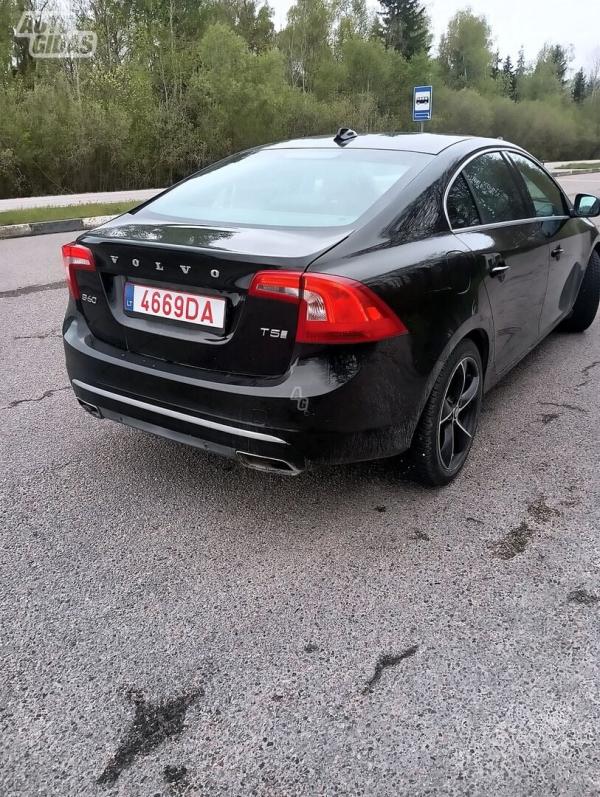 Melns Volvo S60 2018 Pakruojis, ar dzinēja tilpumu 2.00 L un nobraukumu 191 tūkst. km par 10500 €, foto 3 vietnē AUTOMOTO.COM.LV