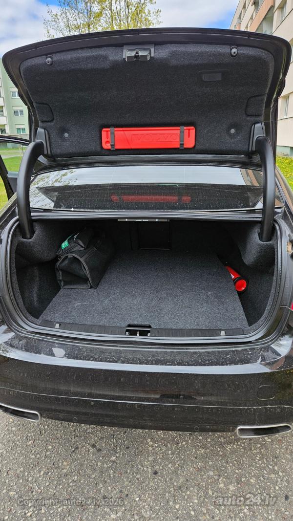 Black Volvo S60 2018 in Tallinn, with an engine capacity of 2.00 L and mileage of 44 thousand km for 17990 €, photo 7 on AUTOMOTO.COM.LV