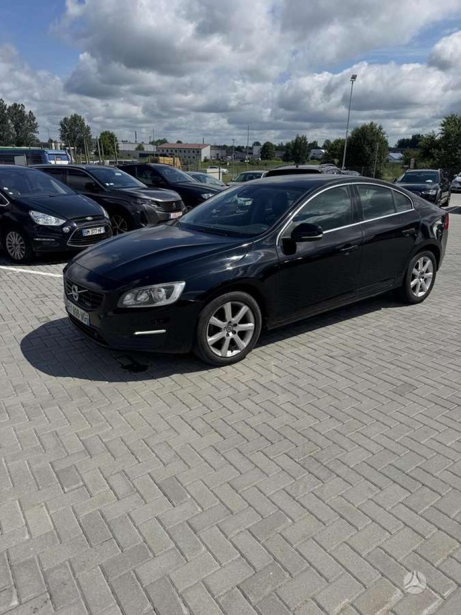 Black Volvo S60 2018 in Taurage, with an engine capacity of 1.97 L and mileage of 252 thousand km for 7200 €, photo 1 on AUTOMOTO.COM.LV