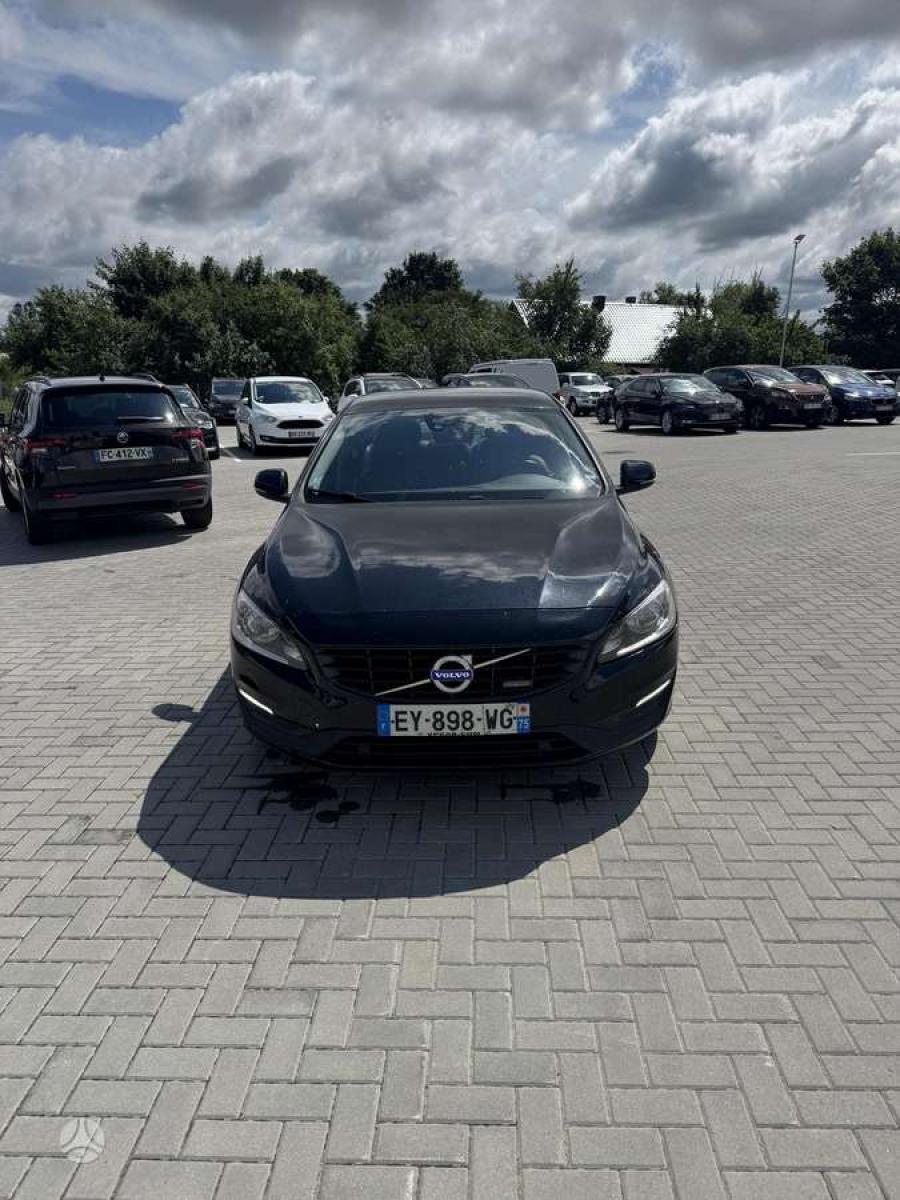 Black Volvo S60 2018 in Taurage, with an engine capacity of 1.97 L and mileage of 252 thousand km for 7200 €, photo 3 on AUTOMOTO.COM.LV
