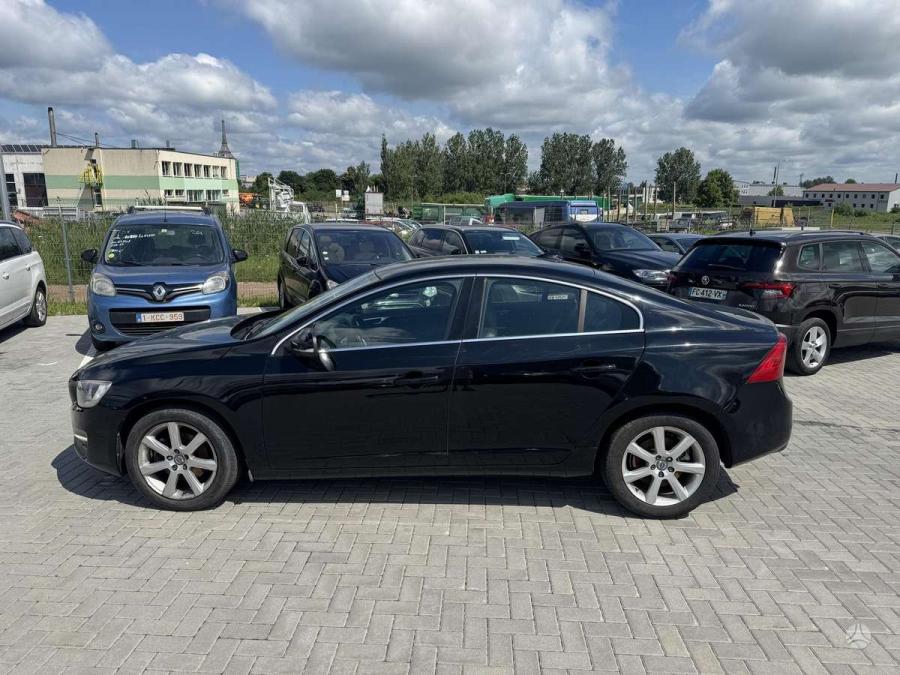 Black Volvo S60 2018 in Taurage, with an engine capacity of 1.97 L and mileage of 252 thousand km for 7200 €, photo 6 on AUTOMOTO.COM.LV
