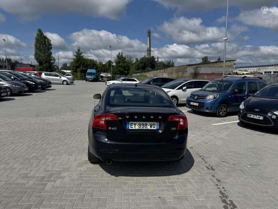 Black Volvo S60 2018 in Taurage, with an engine capacity of 1.97 L and mileage of 252 thousand km for 7200 €, photo 7 on AUTOMOTO.COM.LV