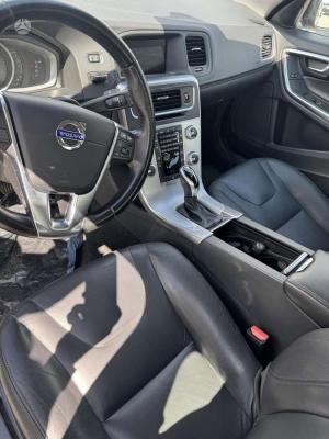 Black Volvo S60 2018 in Taurage, with an engine capacity of 1.97 L and mileage of 252 thousand km for 7200 €, photo 8 on AUTOMOTO.COM.LV