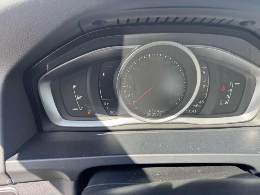 Black Volvo S60 2018 in Taurage, with an engine capacity of 1.97 L and mileage of 252 thousand km for 7200 €, photo 9 on AUTOMOTO.COM.LV
