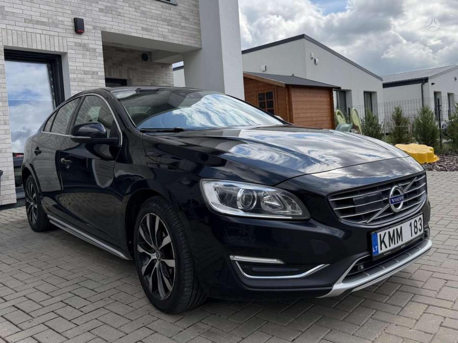 Black Volvo S60 2018 in Vilnius, with an engine capacity of 2.00 L and mileage of 180 thousand km for 8500 €, photo 5 on AUTOMOTO.COM.LV
