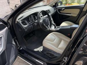 Black Volvo S60 2018 in Vilnius, with an engine capacity of 2.00 L and mileage of 180 thousand km for 8500 €, photo 14 on AUTOMOTO.COM.LV