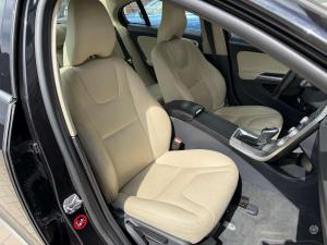 Black Volvo S60 2018 in Vilnius, with an engine capacity of 2.00 L and mileage of 180 thousand km for 8500 €, photo 16 on AUTOMOTO.COM.LV