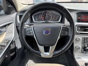 Black Volvo S60 2018 in Vilnius, with an engine capacity of 2.00 L and mileage of 180 thousand km for 8500 €, photo 18 on AUTOMOTO.COM.LV