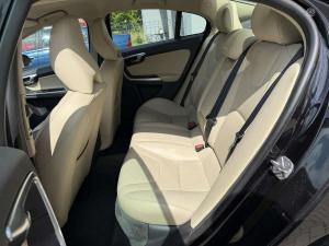 Black Volvo S60 2018 in Vilnius, with an engine capacity of 2.00 L and mileage of 180 thousand km for 8500 €, photo 20 on AUTOMOTO.COM.LV