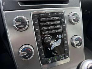 Black Volvo S60 2018 in Vilnius, with an engine capacity of 2.00 L and mileage of 180 thousand km for 8500 €, photo 23 on AUTOMOTO.COM.LV