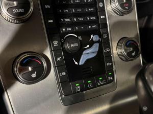 Black Volvo S60 2018 in Vilnius, with an engine capacity of 2.00 L and mileage of 180 thousand km for 8500 €, photo 30 on AUTOMOTO.COM.LV
