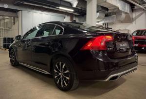 Melns Volvo S60 2018 Viļņa, ar dzinēja tilpumu 2.00 L un nobraukumu 181 tūkst. km par 11900 €, foto 7 vietnē AUTOMOTO.COM.LV