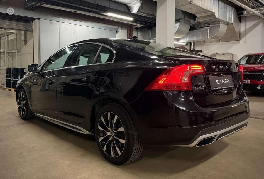 Melns Volvo S60 2018 Viļņa, ar dzinēja tilpumu 2.00 L un nobraukumu 181 tūkst. km par 11900 €, foto 7 vietnē AUTOMOTO.COM.LV