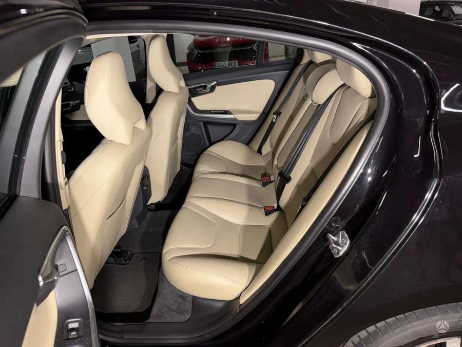 Melns Volvo S60 2018 Viļņa, ar dzinēja tilpumu 2.00 L un nobraukumu 181 tūkst. km par 11900 €, foto 10 vietnē AUTOMOTO.COM.LV