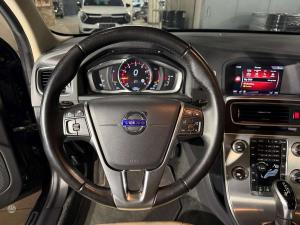 Melns Volvo S60 2018 Viļņa, ar dzinēja tilpumu 2.00 L un nobraukumu 181 tūkst. km par 11900 €, foto 13 vietnē AUTOMOTO.COM.LV