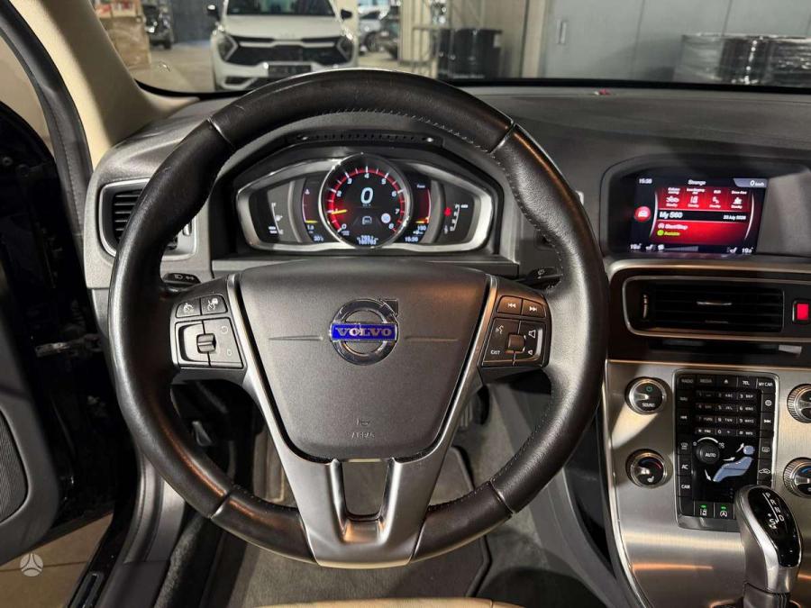Melns Volvo S60 2018 Viļņa, ar dzinēja tilpumu 2.00 L un nobraukumu 181 tūkst. km par 11900 €, foto 13 vietnē AUTOMOTO.COM.LV