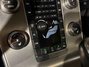 Melns Volvo S60 2018 Viļņa, ar dzinēja tilpumu 2.00 L un nobraukumu 181 tūkst. km par 11900 €, foto 15 vietnē AUTOMOTO.COM.LV