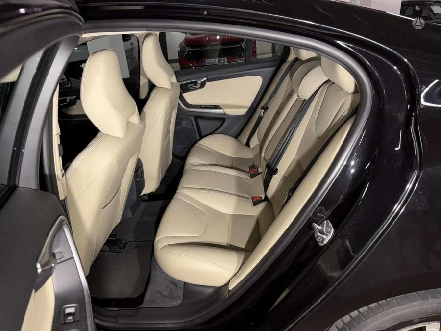 Melns Volvo S60 2018 Viļņa, ar dzinēja tilpumu 2.00 L un nobraukumu 181 tūkst. km par 11900 €, foto 33 vietnē AUTOMOTO.COM.LV