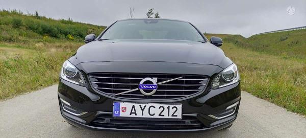 Black Volvo S60 2018 in Siauliai, with an engine capacity of 1.97 L and mileage of 141 thousand km for 11800 €, photo 3 on AUTOMOTO.COM.LV