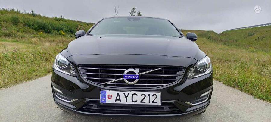 Black Volvo S60 2018 in Siauliai, with an engine capacity of 1.97 L and mileage of 141 thousand km for 11800 €, photo 3 on AUTOMOTO.COM.LV